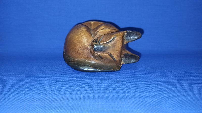 Винтажная деревянная статуэтка спяшего сиамского кота ручная резьба из