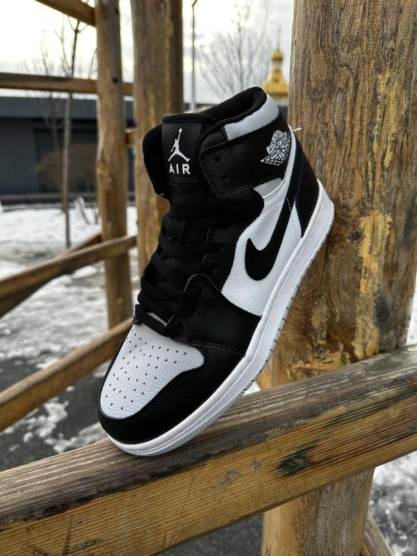 Nike Air Jordan 1 Classic — ціна 2500 грн у каталозі Кросівки Купити жіночі речі за доступною