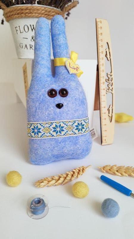 Великодній декор — святкові кролики — ціна 250 грн у каталозі Сувеніри