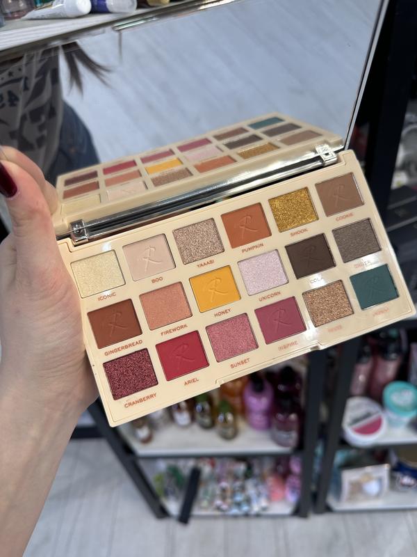 Палетка теней Makeup Revolution X Roxxsaurus Roxi Eye Shadow Palette