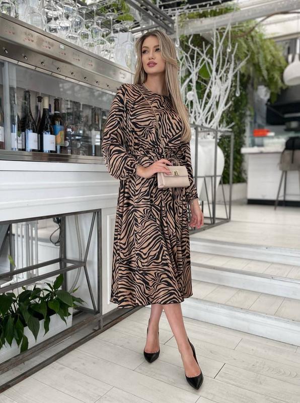 Бежева шовкова міді сукня — ціна 785 грн у каталозі Сукні міді Купити жіночі речі за доступною