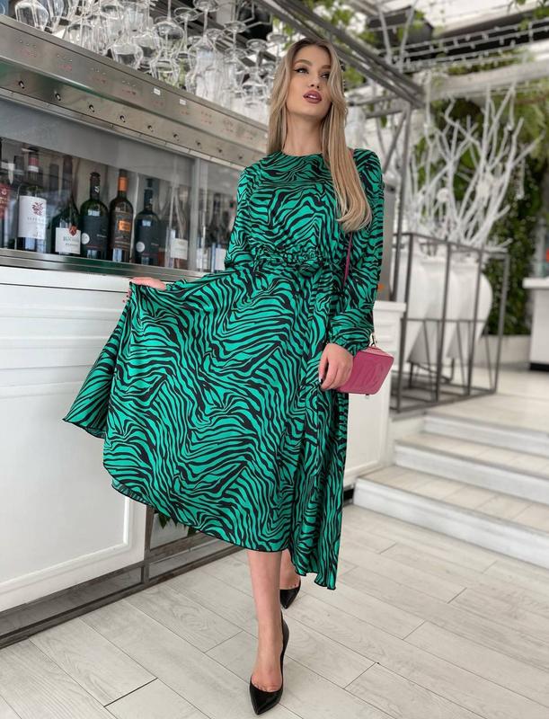 Зелена шовкова міді сукня — ціна 785 грн у каталозі Сукні міді Купити жіночі речі за доступною