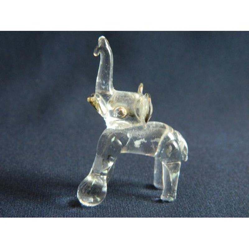 Статуетка мініатюра скляна слон із мячем — ціна 155 грн у каталозі Статуетки Купити товари для