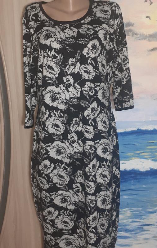 Плаття з гарненким квітковим принтом — ціна 400 грн у каталозі Сукні міді Купити жіночі речі за