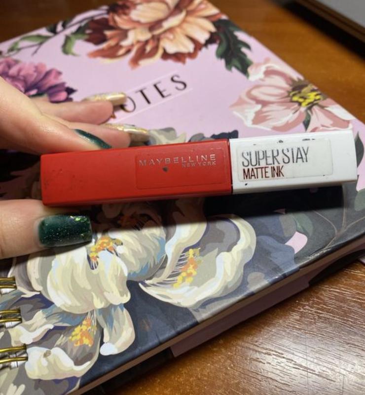Красная матовая помада maybelline new york — цена 120 грн в каталоге ...