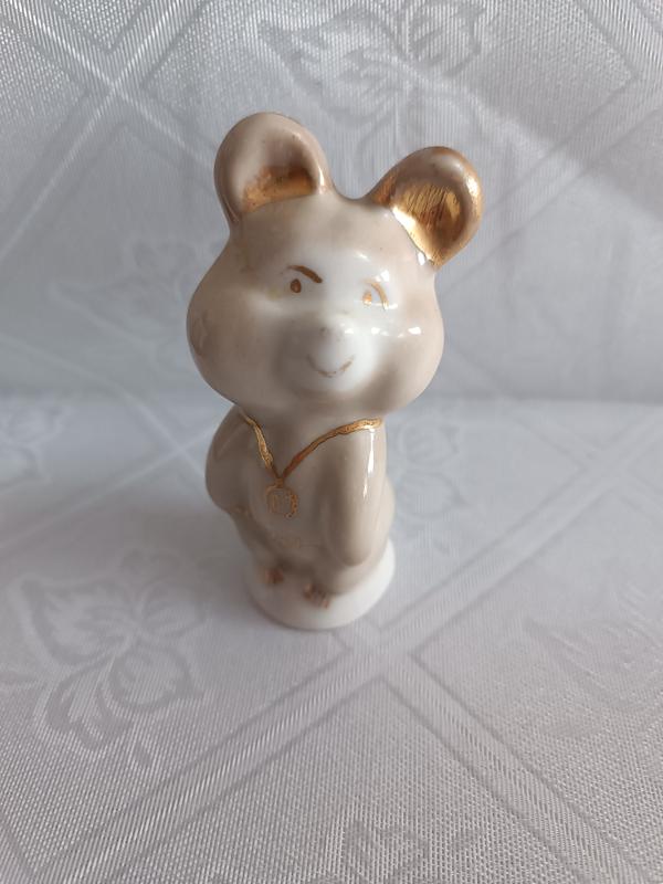 Статуетка зіспр мишка з медаллю фарфор — ціна 650 грн у каталозі Статуетки Купити товари для