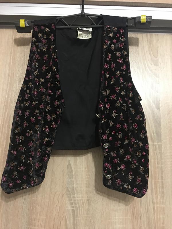 Жилетка в квітковий принт — ціна 289 грн у каталозі Жилетки Купити жіночі речі за доступною