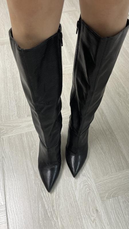 Чоботи на підборах з гострим носиком — ціна 700 грн у каталозі Чоботи