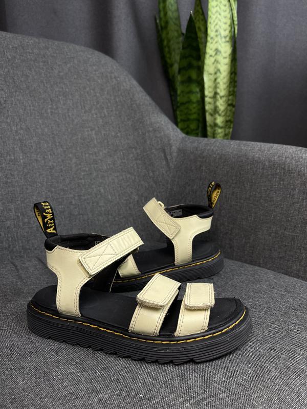 Оригінальні босоніжки dr martens junior klaire leather strap sandals — ціна 599 грн у каталозі ...