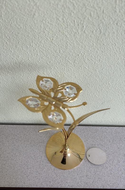 Позолочена фігурка з кристалами сваровські «метелик на квітці — ціна 690 грн у каталозі