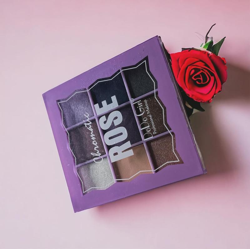 Палетка тіней — цена 100 грн в каталоге Тени для век Купить товары для красоты и здоровья по