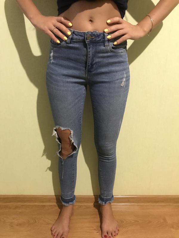 Джинси з діркою на коліні — ціна 70 грн у каталозі Джинси Купити жіночі речі за доступною ціною