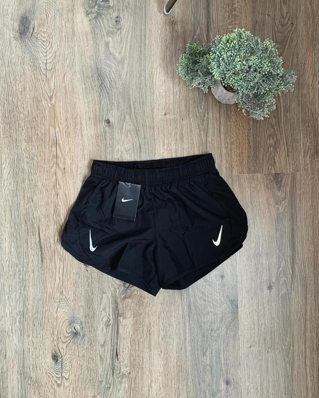 Женские шорты Nike — ціна 892 грн у каталозі Шорти Купити жіночі речі за доступною ціною на Шафі