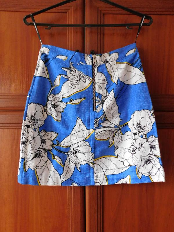 Блакитна спідниця з білими квітами — ціна 250 грн у каталозі Міні спідниці Купити жіночі речі за