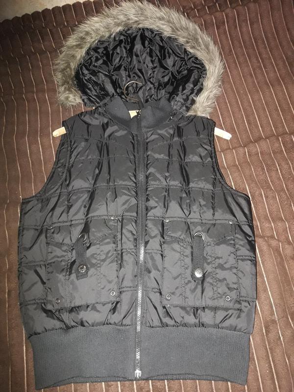 Теплий жилет — ціна 100 грн у каталозі Жилетки Купити жіночі речі за доступною ціною на Шафі