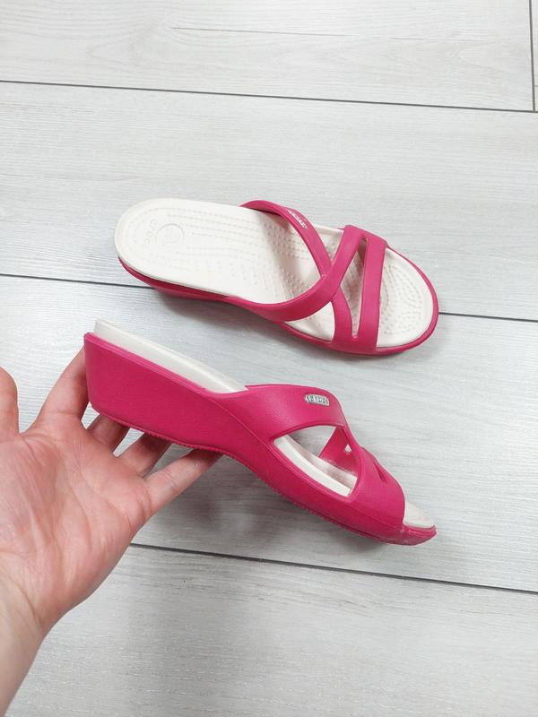 Шльопанці Crocs оригінал — ціна 600 грн у каталозі Шльопанці Купити жіночі речі за доступною