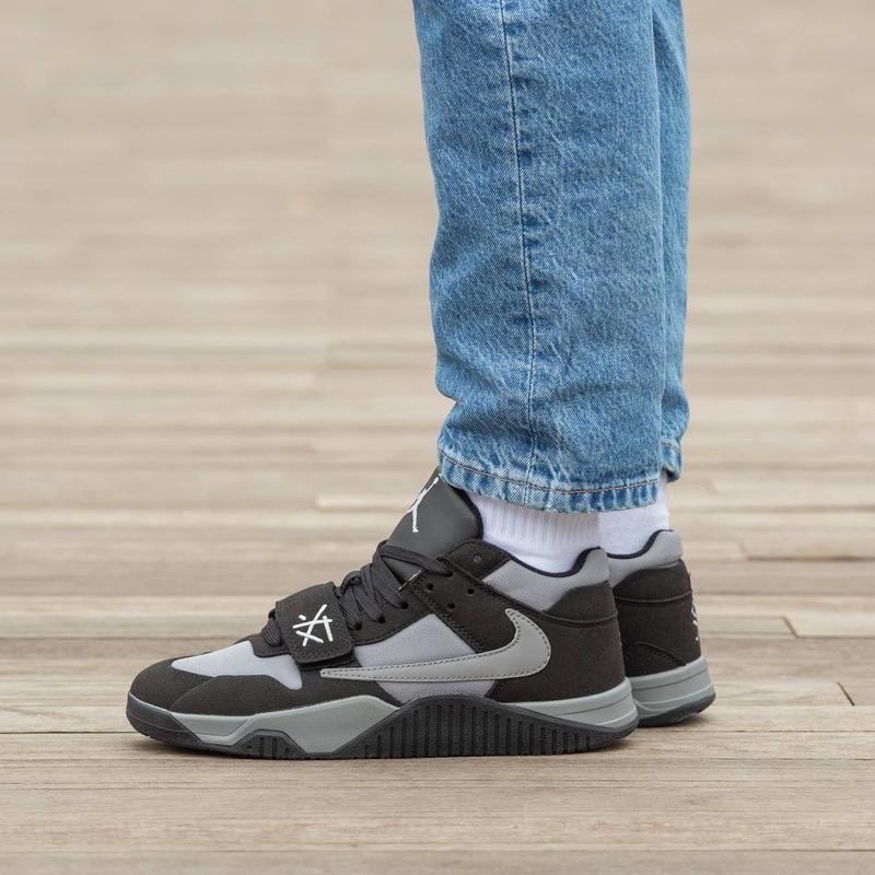 Кроссовки nike air jordan x travis scott grey — цена 2950 грн в ...