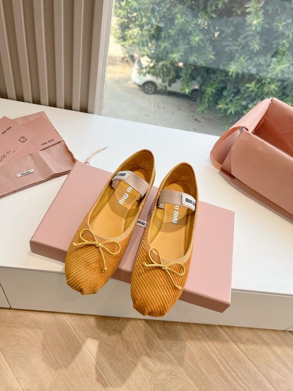 Трендові балетки в стилі Miu Miu бархат балетки балерини балет кор гірчичні — ціна 3760 грн у