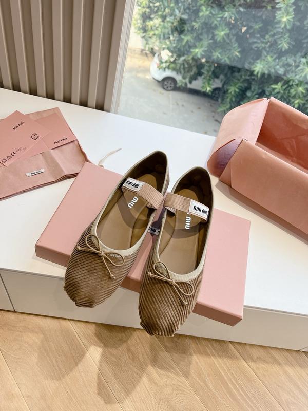 Трендові балетки в стилі Miu Miu бархат балетки балерини балет кор така коричневі — ціна 3760