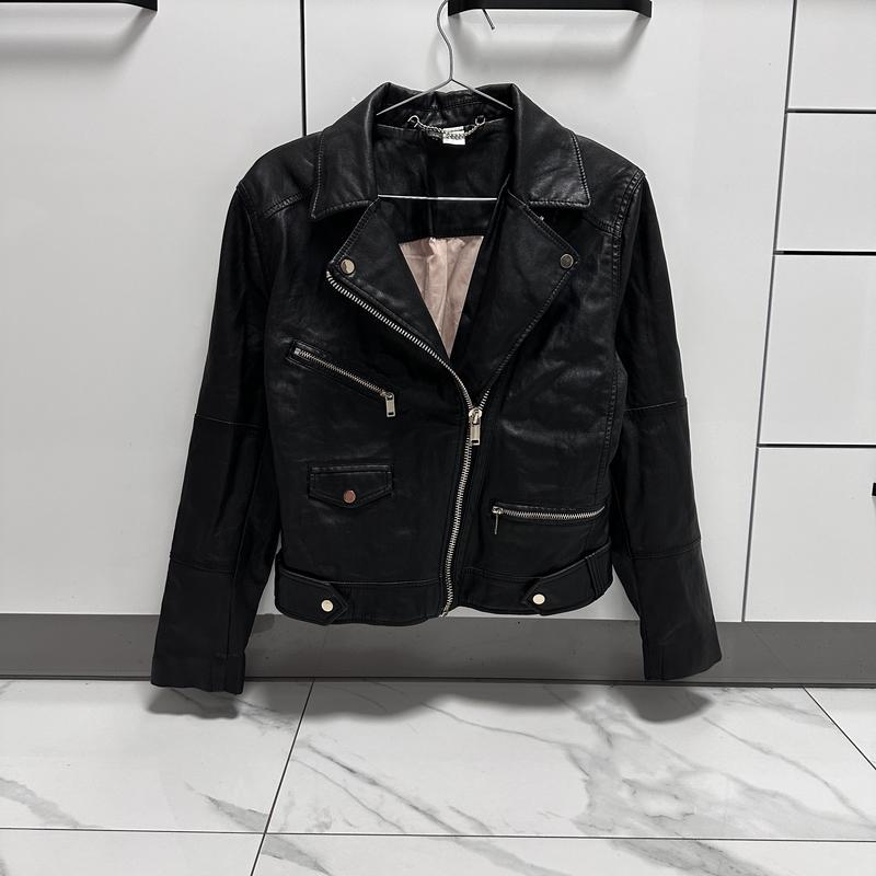 Курточка — ціна 240 грн у каталозі Куртки Купити жіночі речі за доступною ціною на Шафі