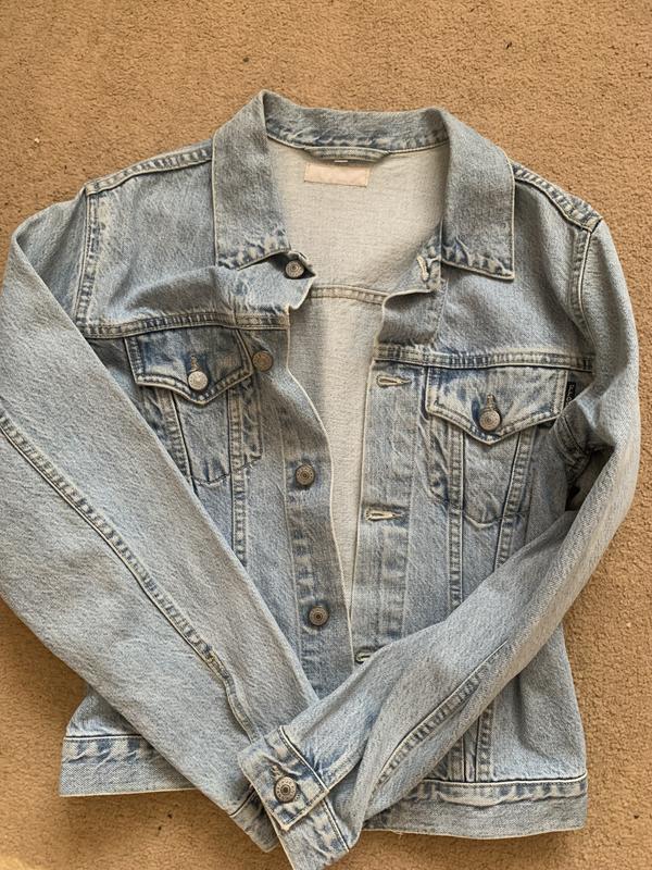 Джинсова куртка — ціна 400 грн у каталозі Куртки Купити жіночі речі за доступною ціною на Шафі