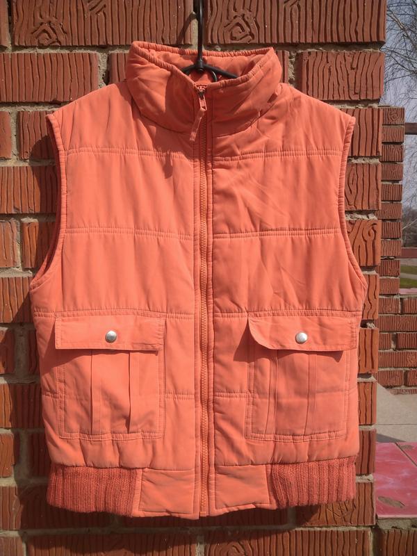 Жилетка на утеплювачі X Mail — ціна 265 грн у каталозі Жилетки Купити жіночі речі за доступною