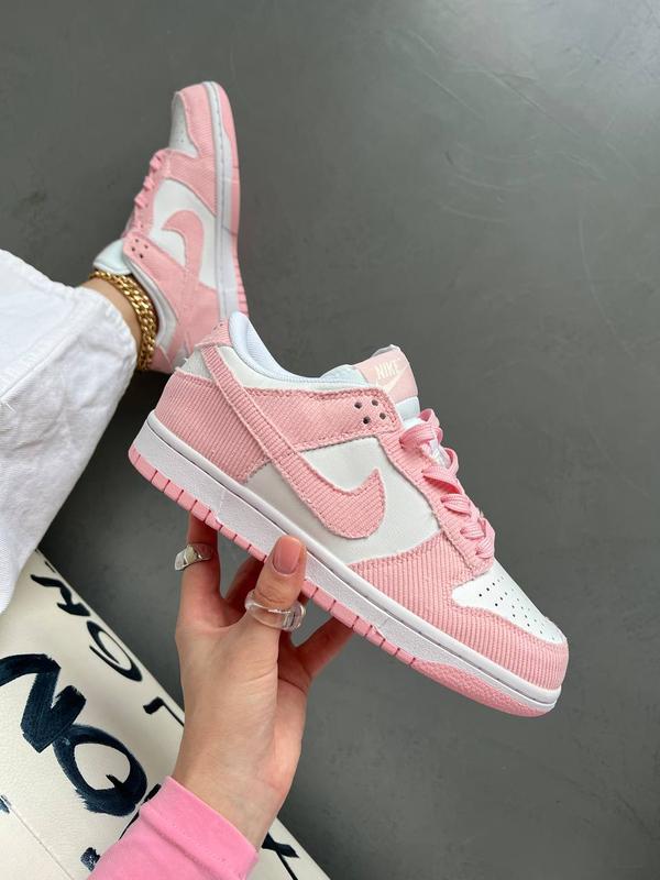Женские кроссовки розовые с белым nike sb dunk low — цена 2699 грн в ...