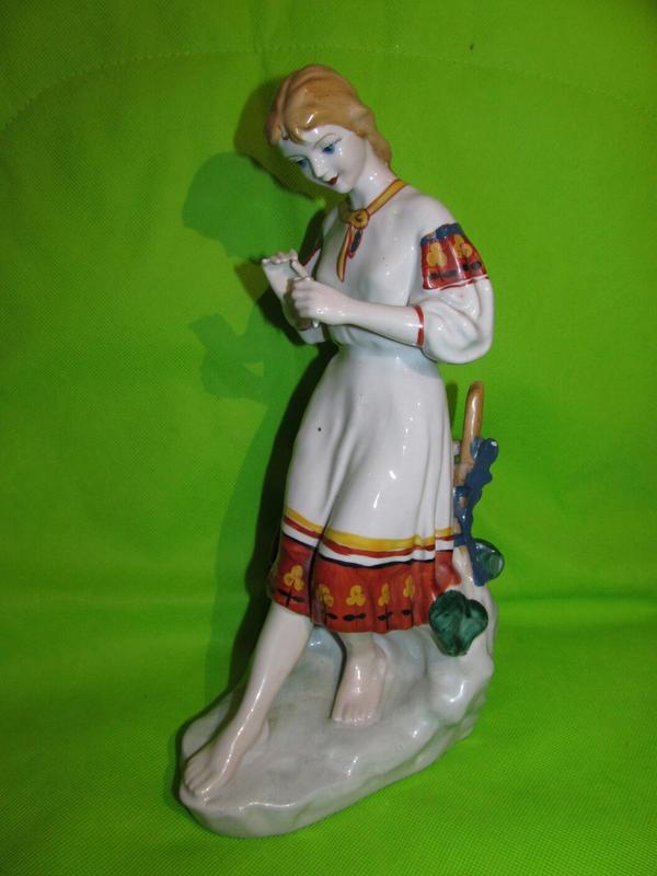 Статуетка порцеляна дівчина вінтаж — ціна 200 грн у каталозі Статуетки Купити товари для дому та