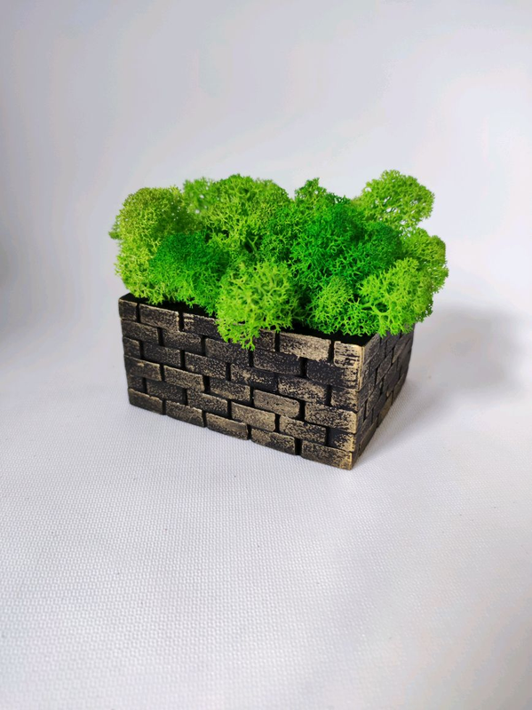 Кашпо со стабилизированным мхом с миниатюрных кирпичиков — ціна 150 грн у каталозі Статуетки