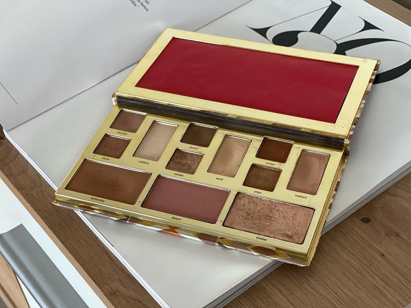 Палетка тіней — цена 499 грн в каталоге Тени для век Купить товары для красоты и здоровья по