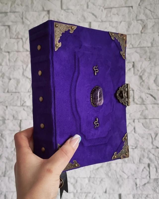 Гримуар із натуральним аметистом — ціна 2200 грн у каталозі Щоденники Купити товари для дому та