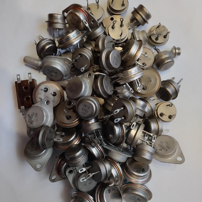 Радіодеталі різні, транзистори, діоди, п213, гт402,-500 грн. — цена 500 ...