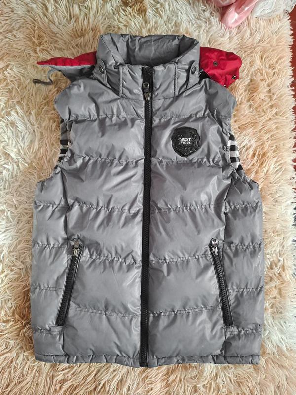 Серая теплая жилетка с капюшоном — цена 225 грн в каталоге Жилетки ...