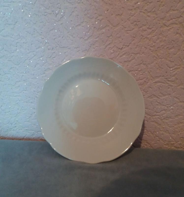 Білі тарілки 7 шт — ціна 35 грн у каталозі Тарілки Купити товари для дому та побуту за