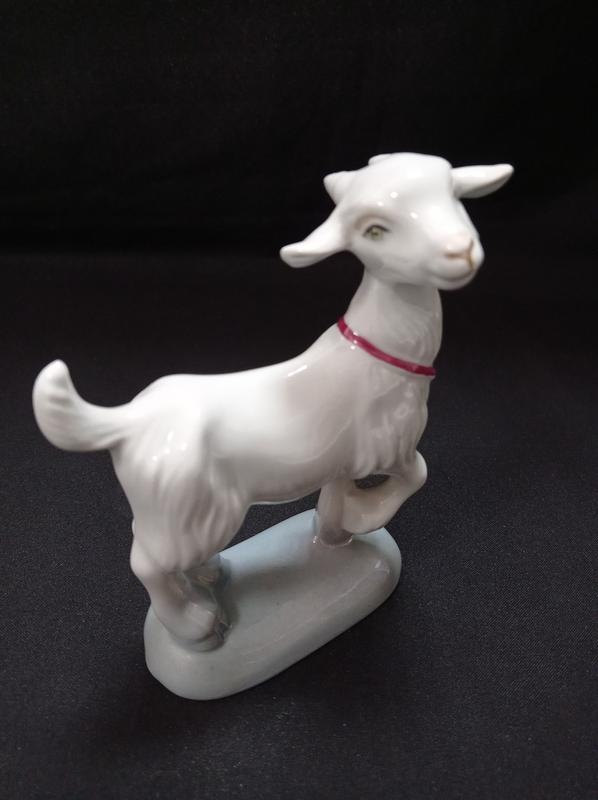 Статуетка фігурка овечка овечка зі звіночком коростень фарфор ручна робота — ціна 1350 грн
