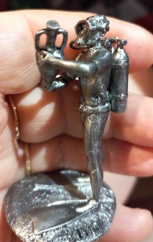 Фігурка статуетка водолаз метал скульптура з амфорою олово сплав аквалангіст — ціна 509 грн у