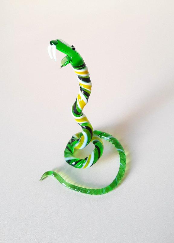 Декоративна скляна статуетка зелена змія — ціна 250 грн у каталозі Статуетки Купити товари для
