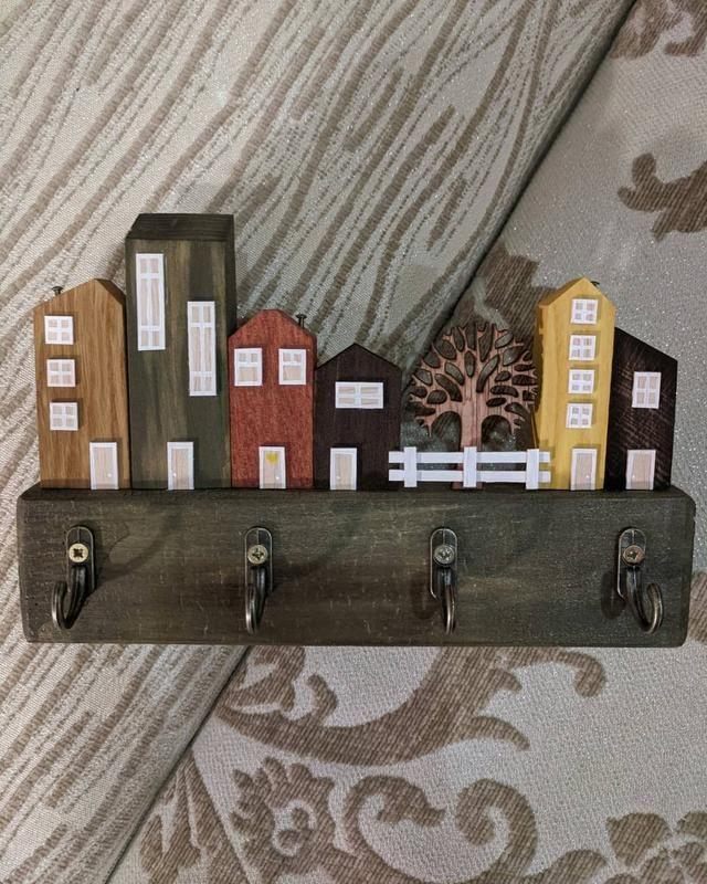 Темно зелена деревяна ключниця — ціна 375 грн у каталозі Ключниці настінні Купити товари для