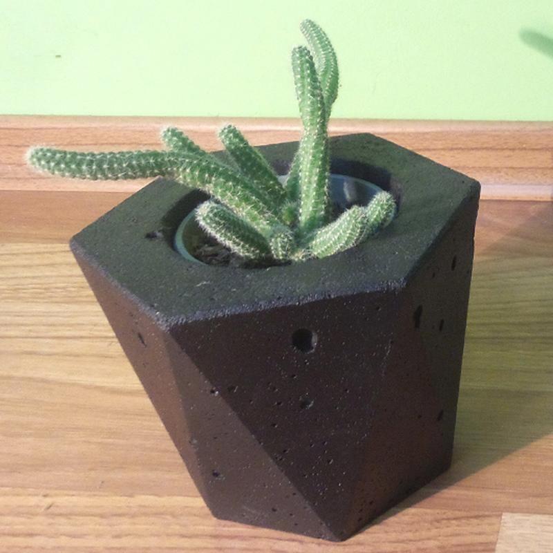 Бетонне кашпо — ціна 90 грн у каталозі Кашпо Купити товари для дому та побуту за доступною ціною