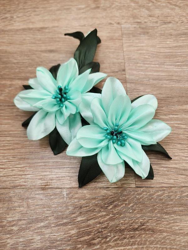 Заколка лілії — ціна 100 грн у каталозі Шпильки Купити товари для краси і здоровя за