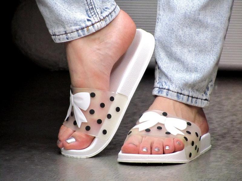 Женские белые шлепанцы в горох шлепки р 36 — цена 459 грн в каталоге Босоножки Купить женские