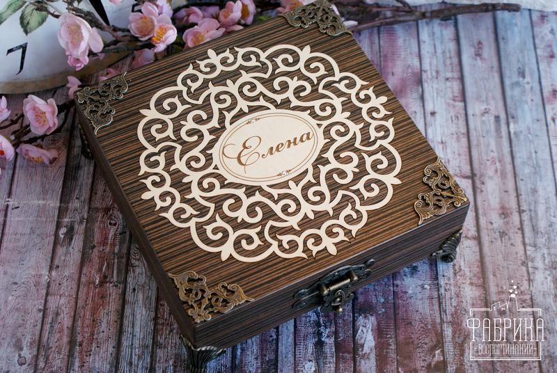 Іменна шкатулка для прикрас ручної роботи Bliss Dark з камінням Swarovski — ціна 2550 грн у