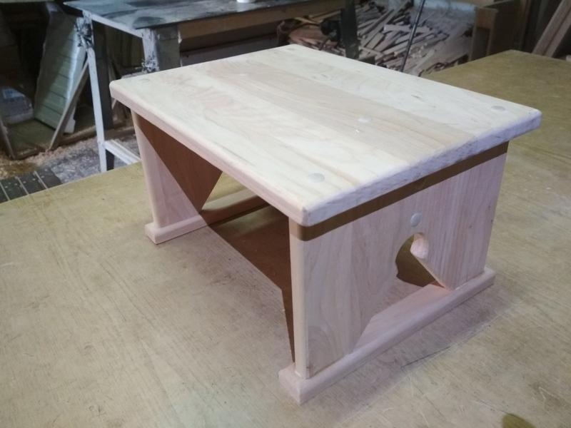 Невелика деревяна табуретка — ціна 600 грн у каталозі Стільці Купити товари для дому та побуту