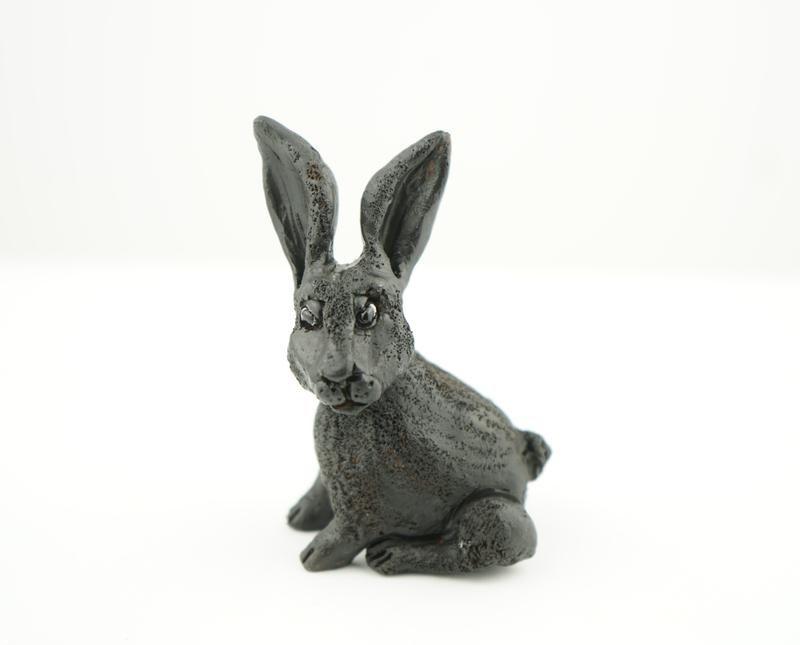 Фигурка кролика подарок на год черного кролика 2023 — цена 80 грн в каталоге Статуэтки Купить