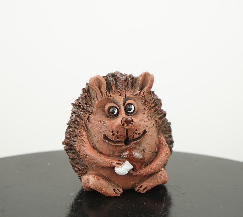 Фигурка в виде ежа Hedgehog Figurine еж с грибом — цена 90 грн в каталоге Статуэтки Купить