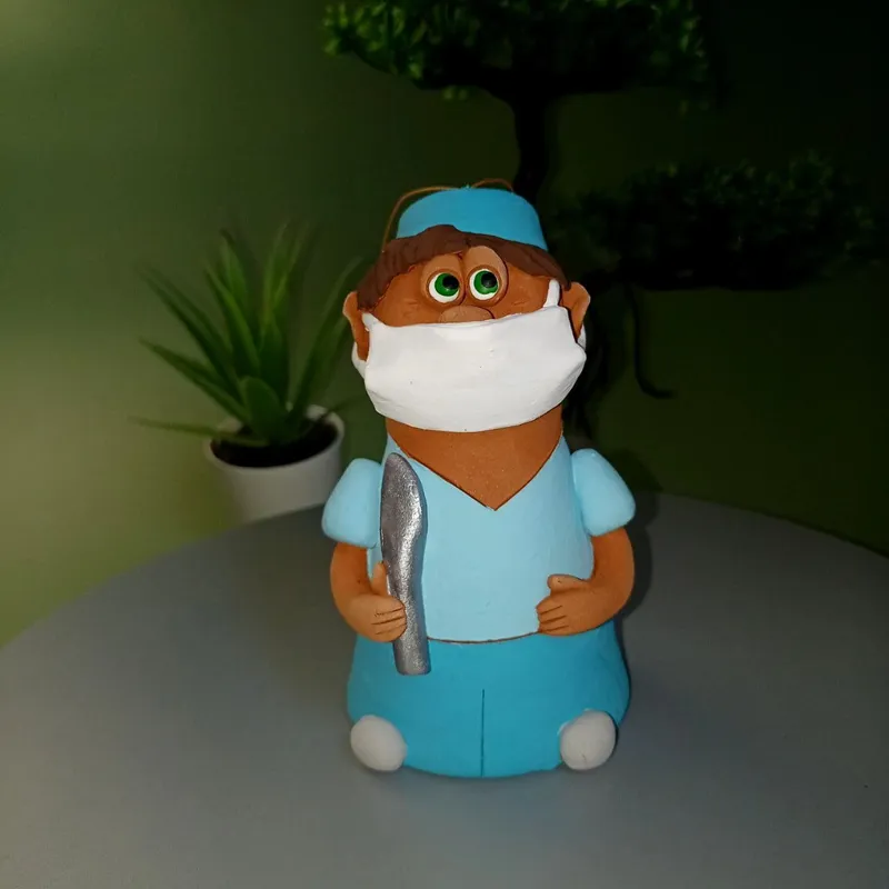 Керамічний дзвіночок лікар хірург глиняна статуетка ручної роботи подарунок — ціна 230 грн у