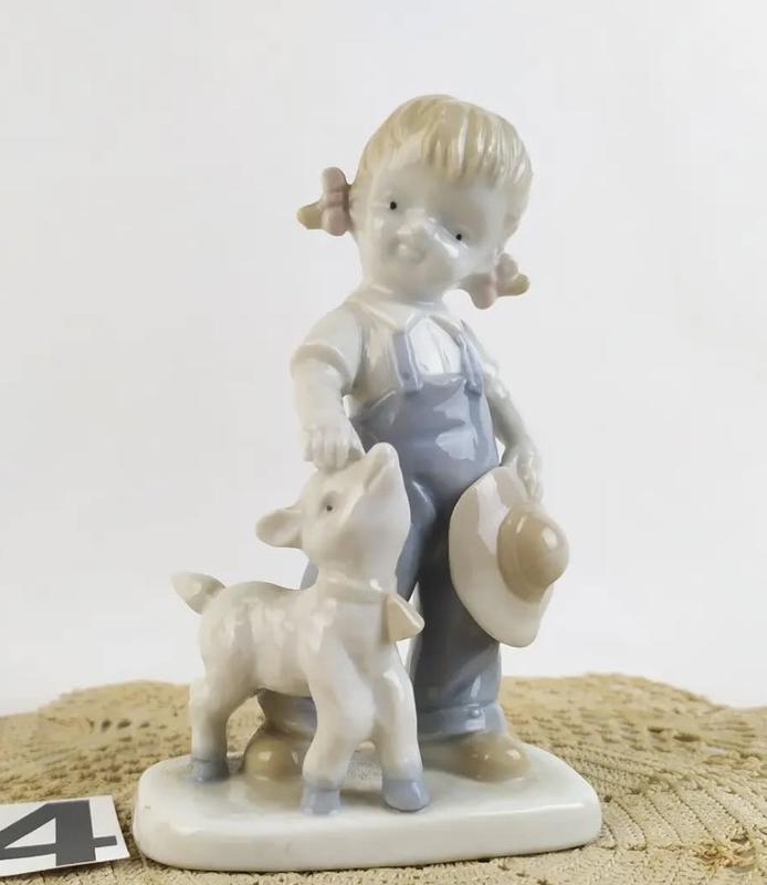 Вінтажна порцелянова статуетка — ціна 450 грн у каталозі Статуетки Купити товари для дому та