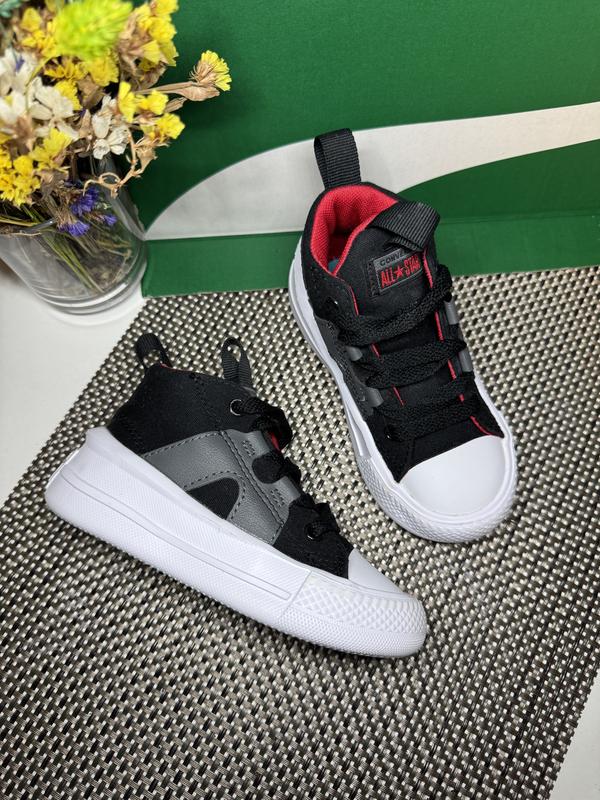 Оригінальні високі кеди Converse — ціна 750 грн у каталозі Кеди Купити дитячі речі за доступною