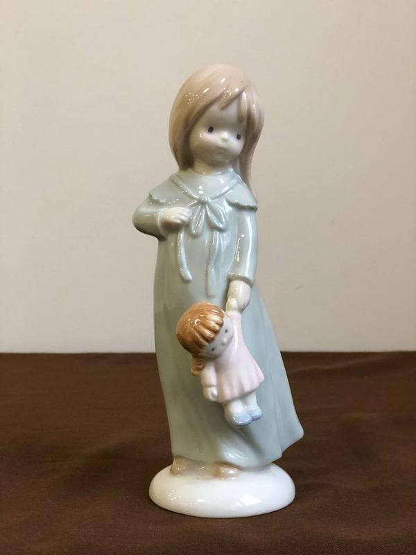 Статуетка дівчинка з іграшкою якісна порцеляна від Classic Present німеччина — ціна 900 грн у