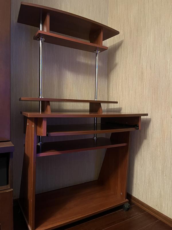 Компʼютерний стіл на колесах — ціна 999 грн у каталозі Меблеві гарнітури Купити товари для дому